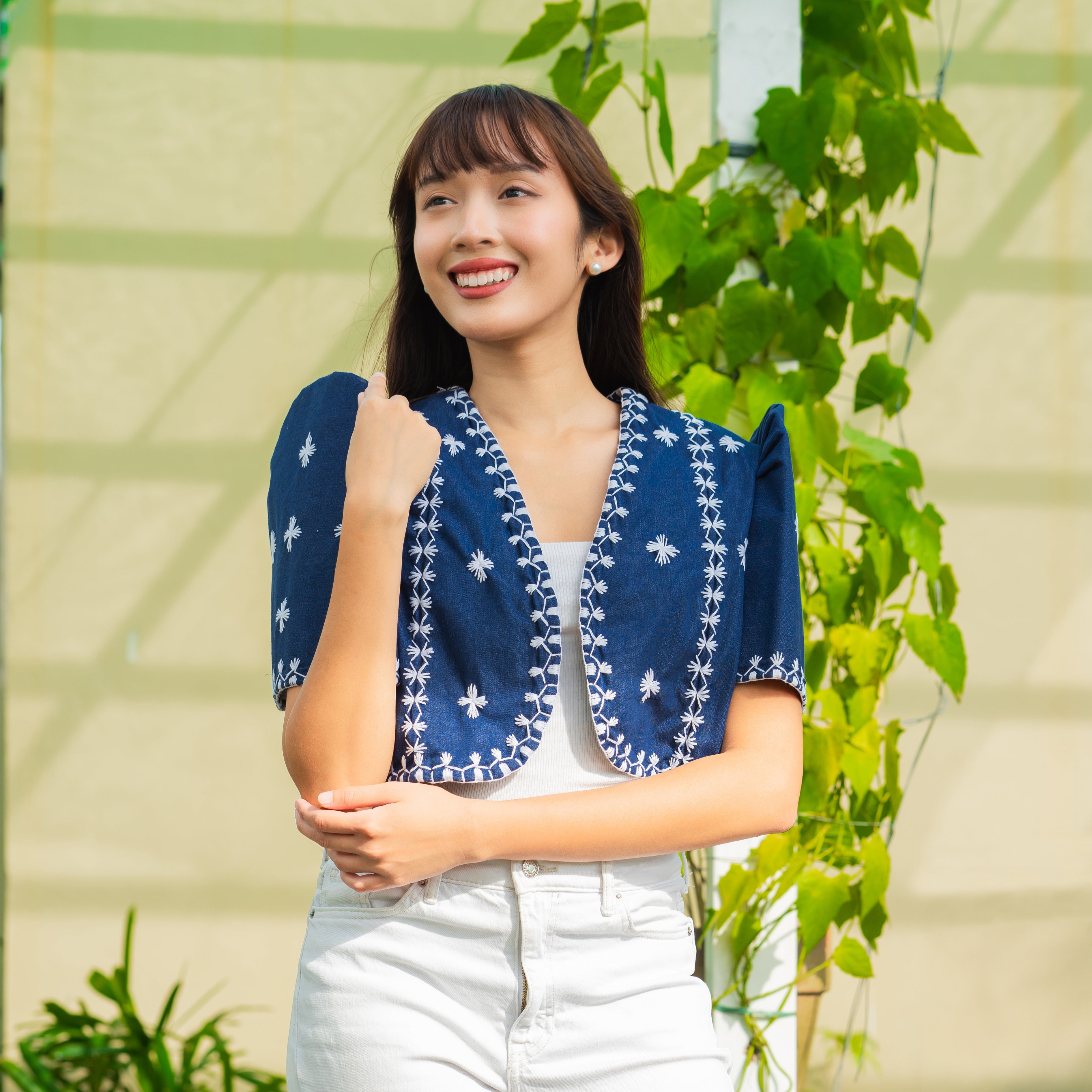Denim Itneg Hand Embroidered Cropped Jacket – TESOROS