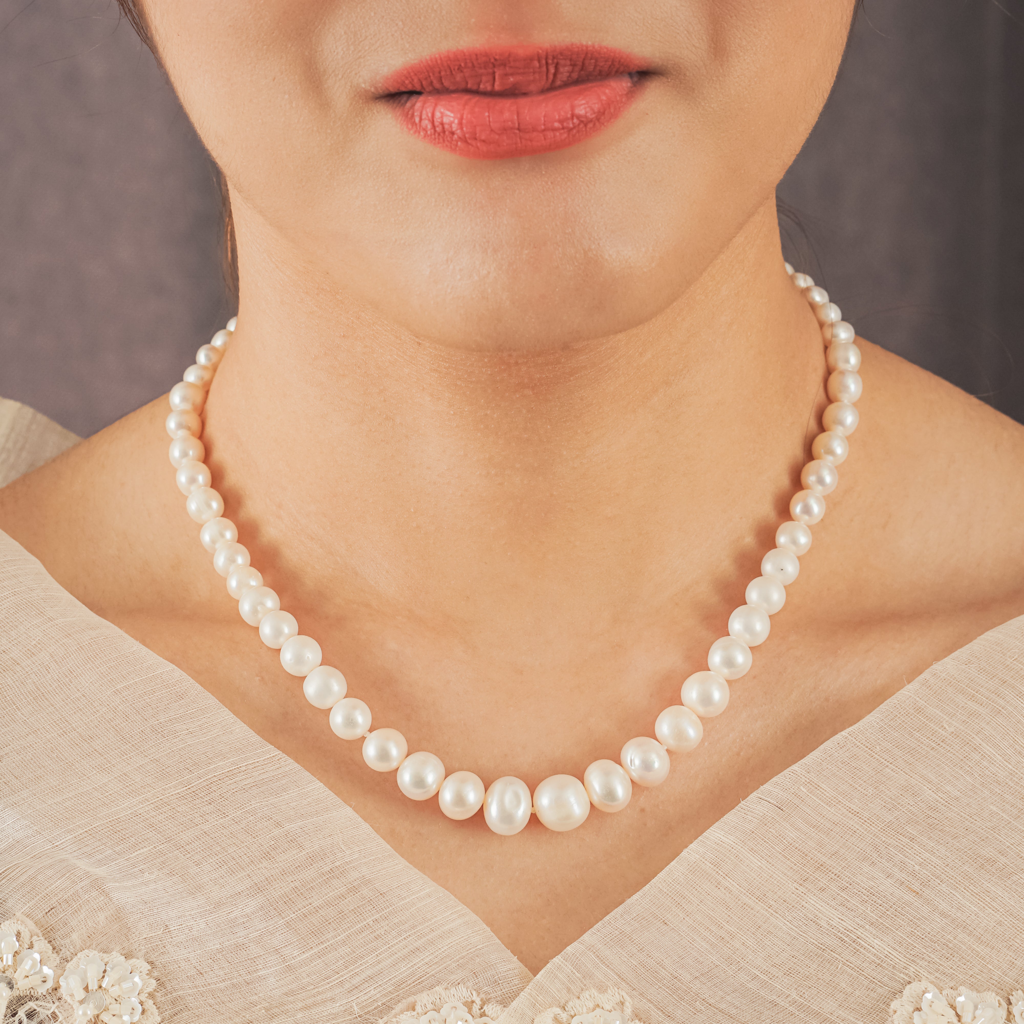 Graduated Pearl Necklace – TESOROS