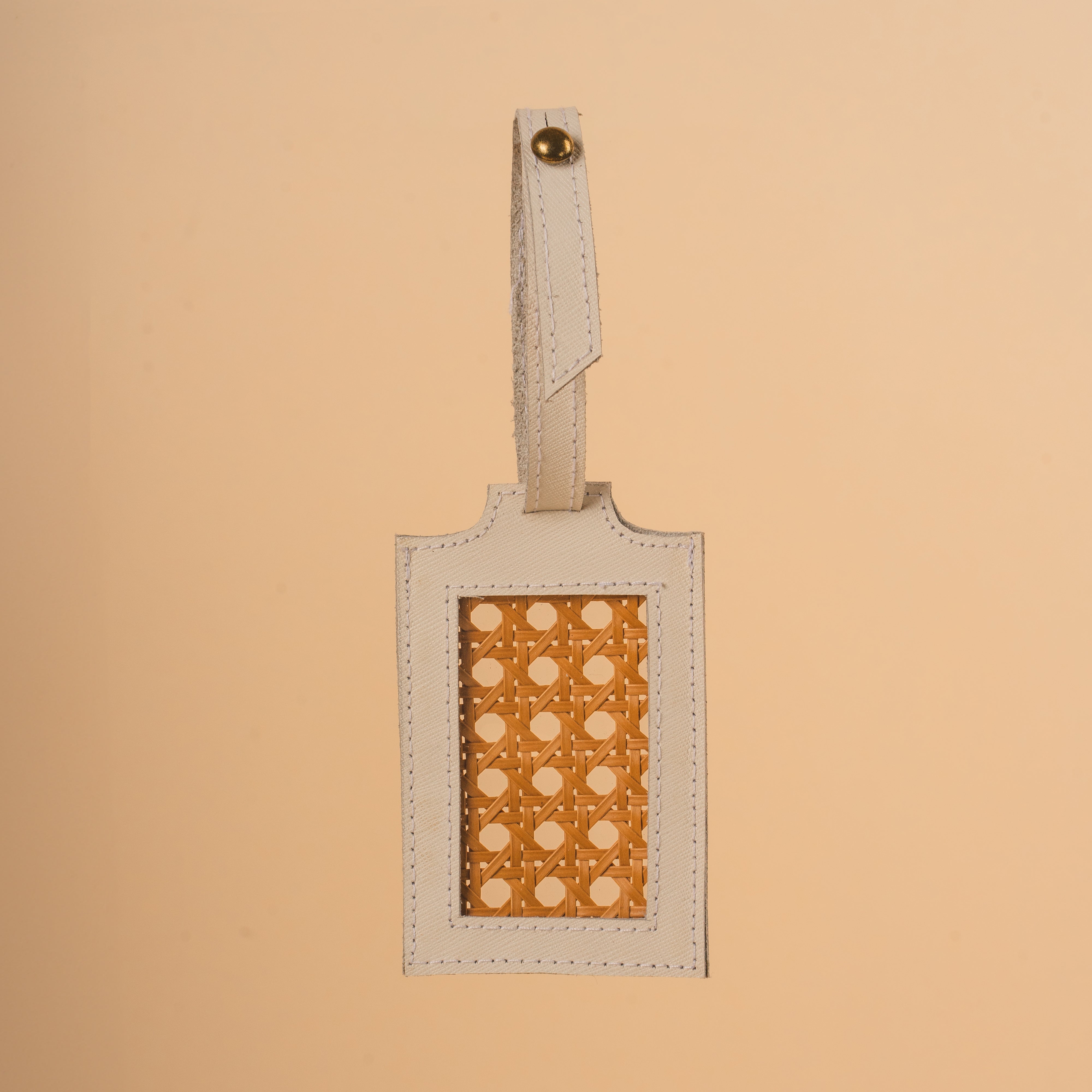 White Bag Tag Leather w/ Solihiya – TESOROS